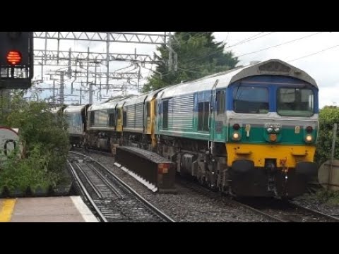 Class 59: 59001 Leads A Triple Header Through Reading West Station ...