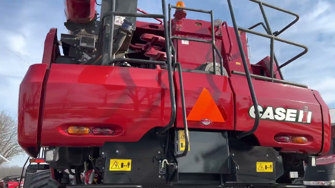 2014 Case IH 5130 4WD Combine, (Only 1,087 Engine Hours and 704 ...