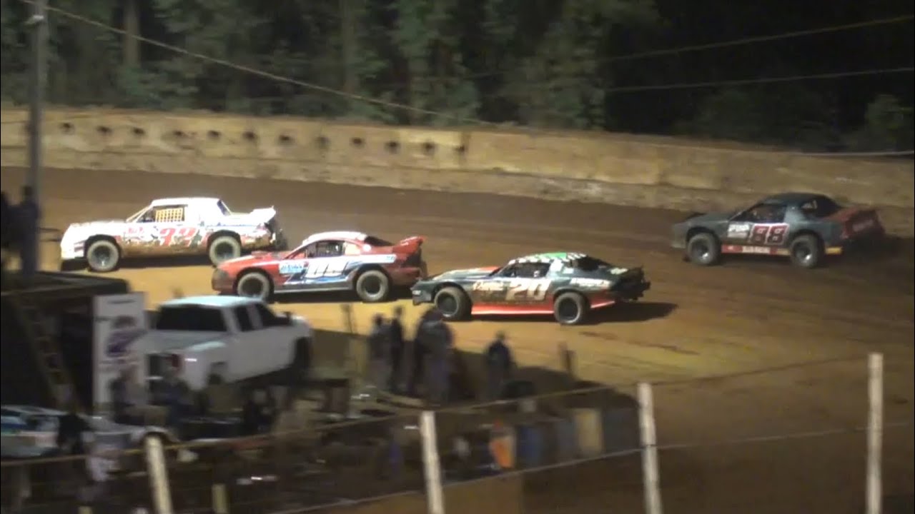 Great racing in Stock V8 feature at Winder Barrow Speedway October 3rd ...