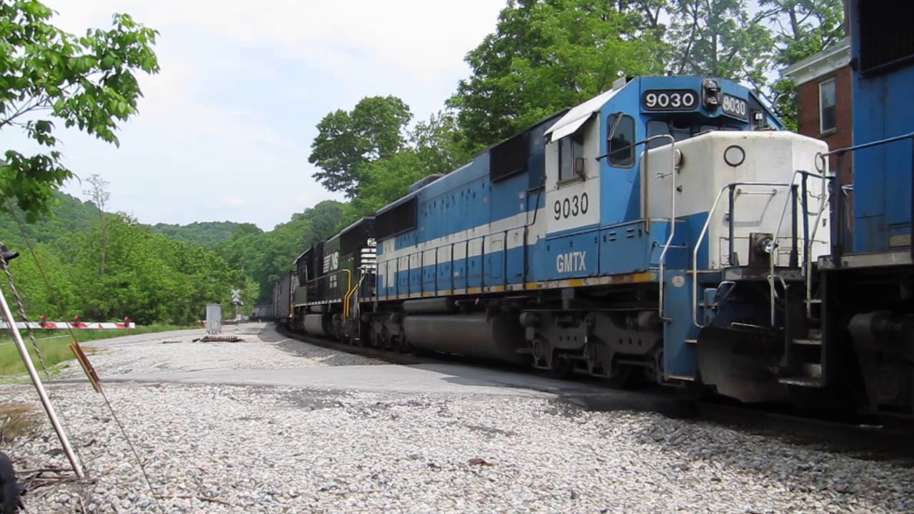 2011 05 26 Falls Mills Va NS SD50 5415+GMTX SD60 9030+SD70 2557+ES44AC 8034 + 8027 mot Bluefield ...