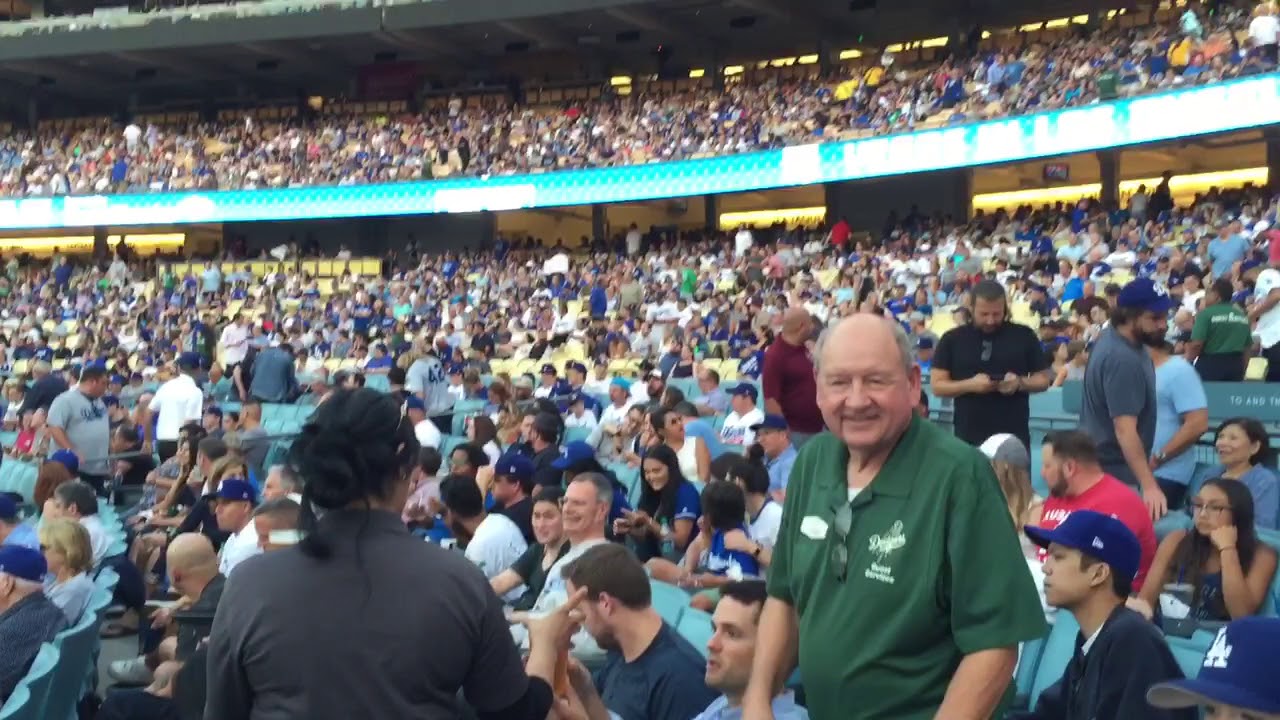 Power Outage at Dodger Stadium (Caused by a Mylar Balloon) - YouTube