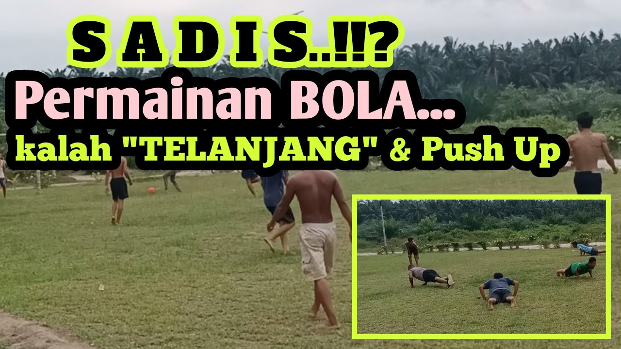 Permainan bola unik...!! yang kalah telanjang dada dan push up..,😂😂 ...