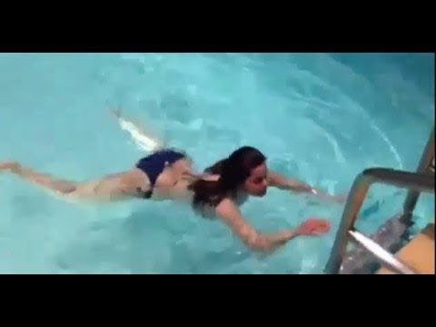 سما المصرى بالبكينى في حمام السباحة