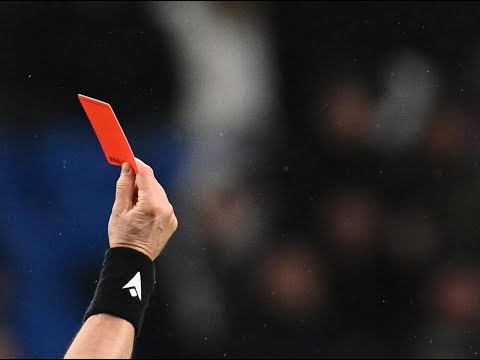 Süper Amatör Lig'de saha karıştı: 5 kırmızı kart çıktı, hakem maçı erteledi