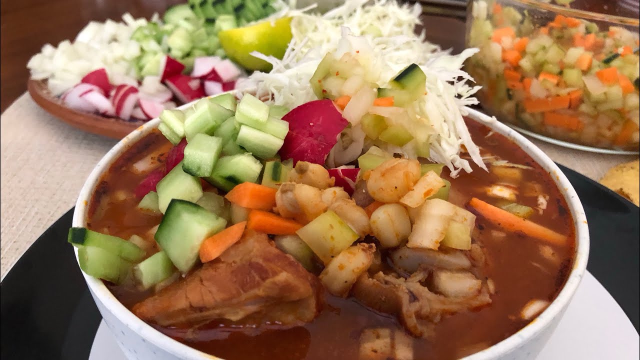 Pozole Rojo de Cerdo Estilo Rancho bien sabroso - YouTube
