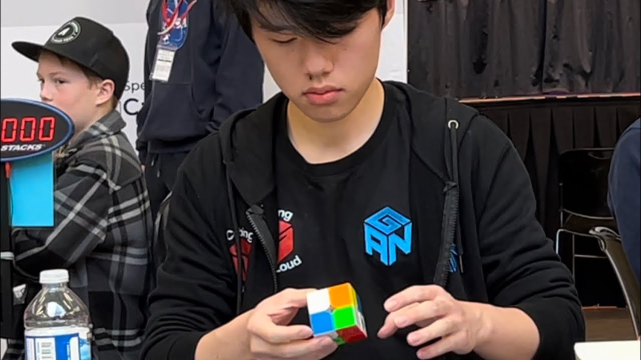 2x2 Cube Canadian Record ~ 0.61 seconds - YouTube