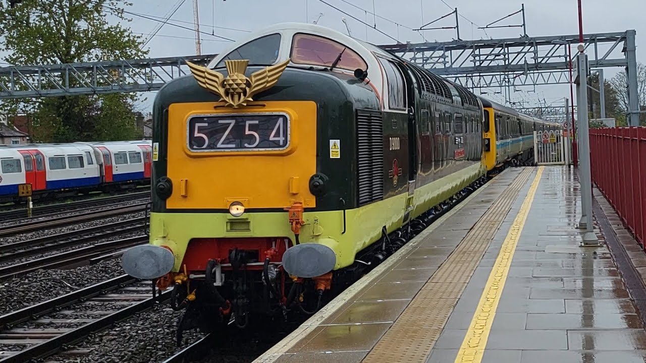 Locomotive Services D9000 (Class 55022) & Class 90001 Working A Private ...