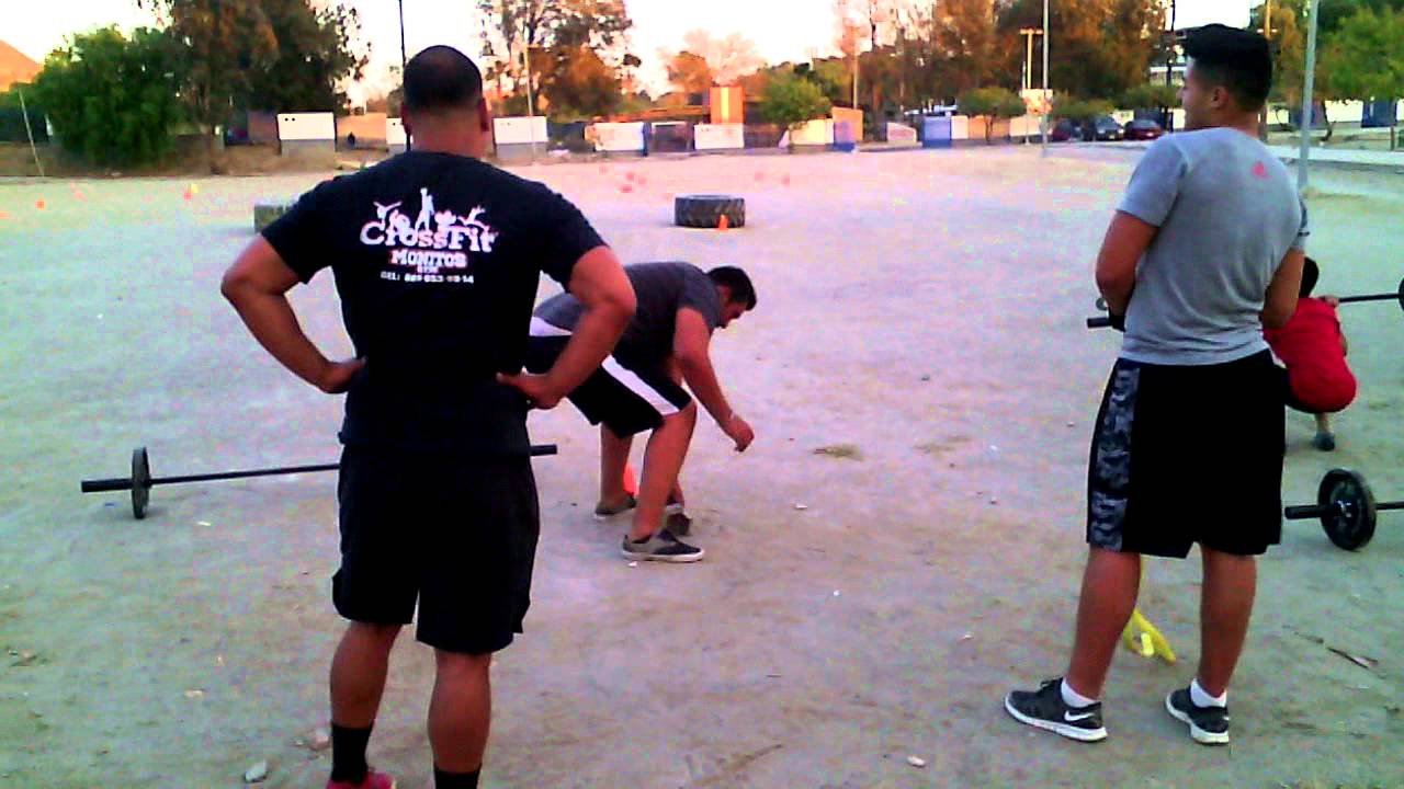 Monitos gym tecate - YouTube