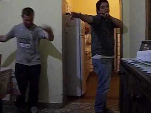 LA FLACA TETONA, LA RUBIA TEÑIDA Y EL POWER RANGER BAILANDO CUMBIA.AVI