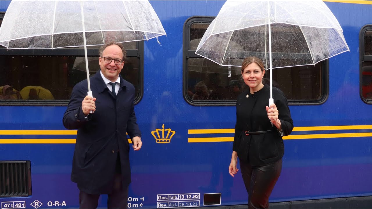 Koninklijk rijtuig officieel overgedragen aan het Spoorwegmuseum ...