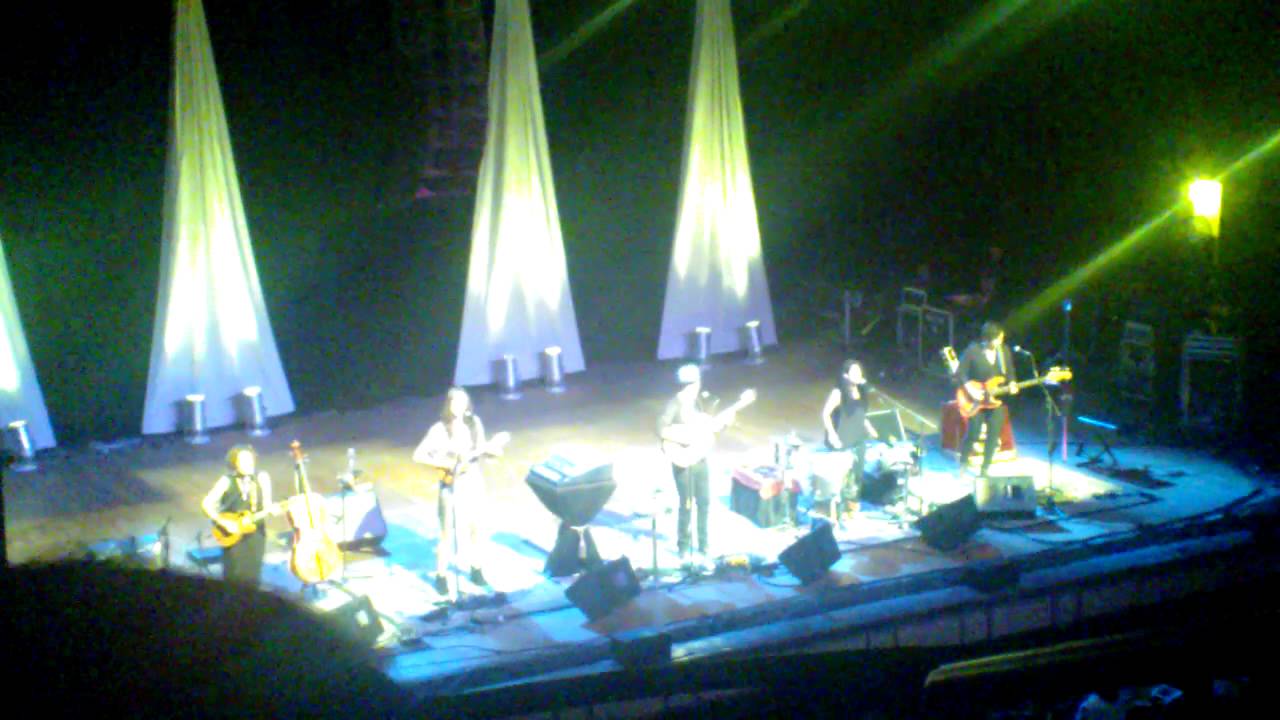 Lucky - Jason Mraz [Live] ft. Raining Jane - YouTube