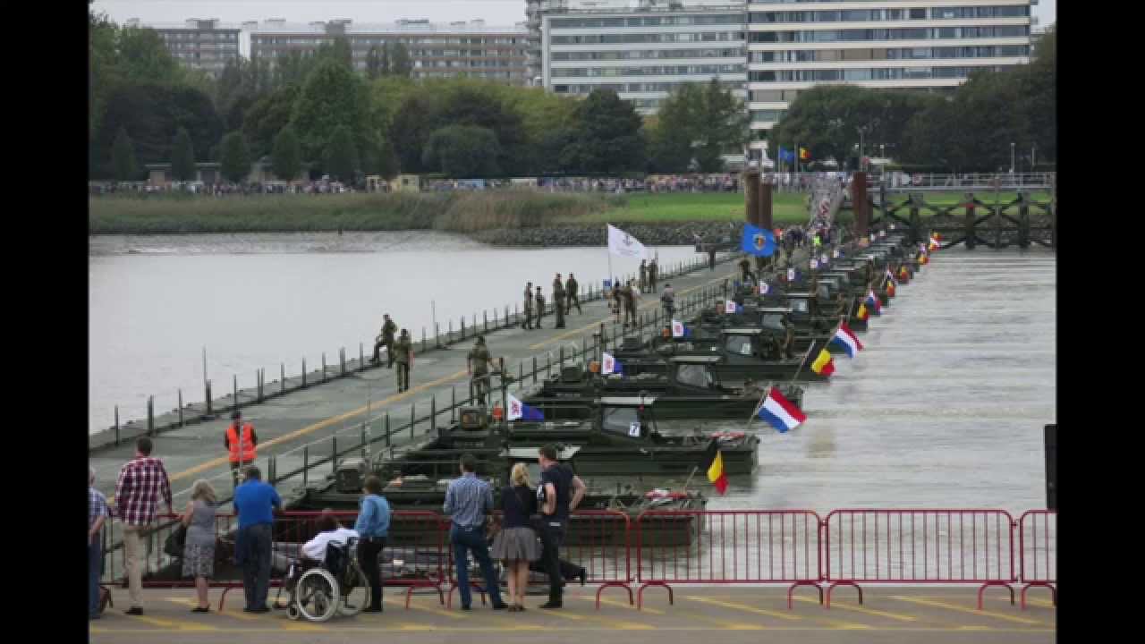 Pontonbrug Antwerpen 4 Oktober 2014 - YouTube