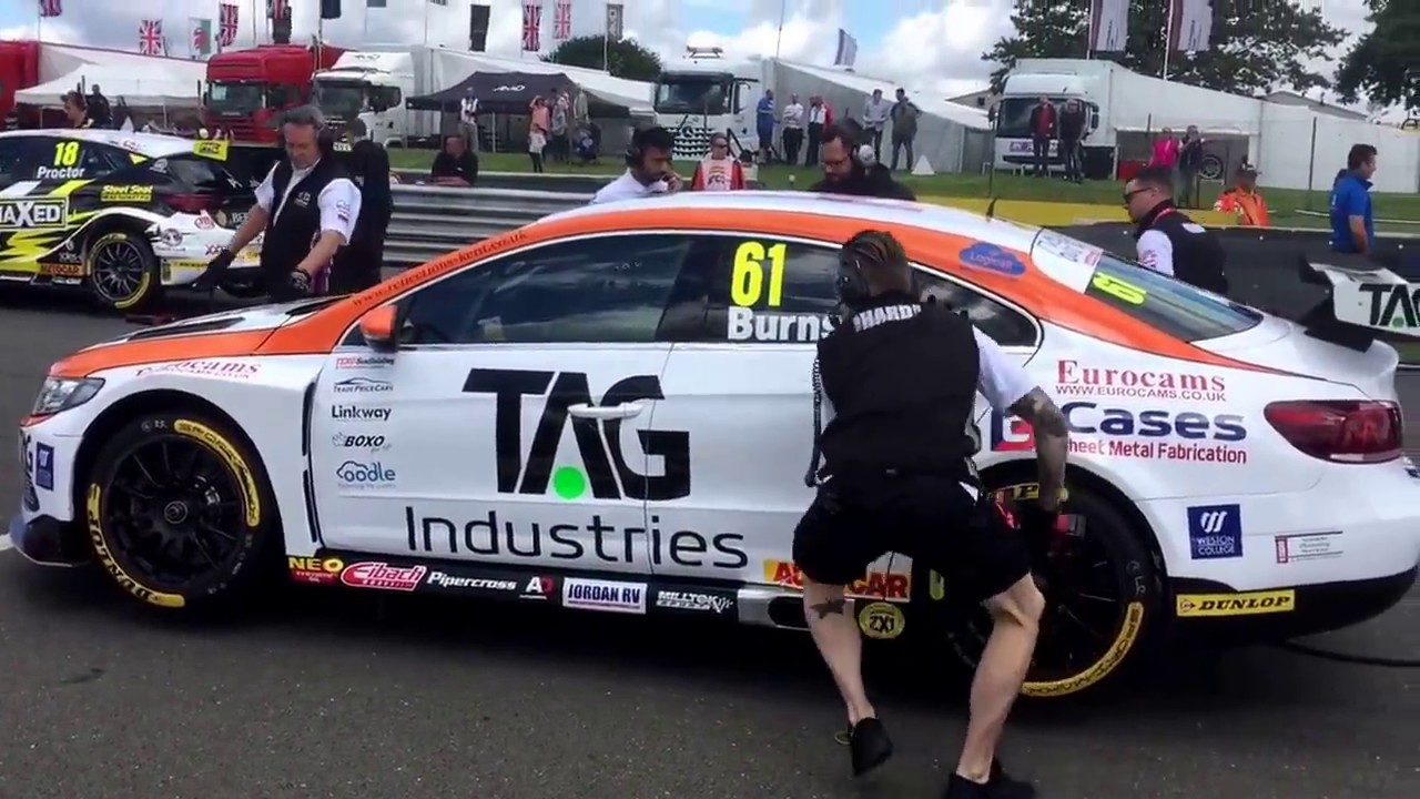 Grid walk for BTCC race one at Snetterton, July 2017 - YouTube