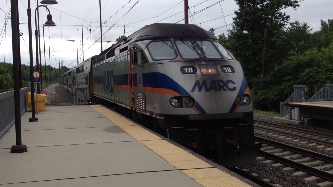 MARC Arrives in Baltimore MD w/ nice horn salute! - YouTube