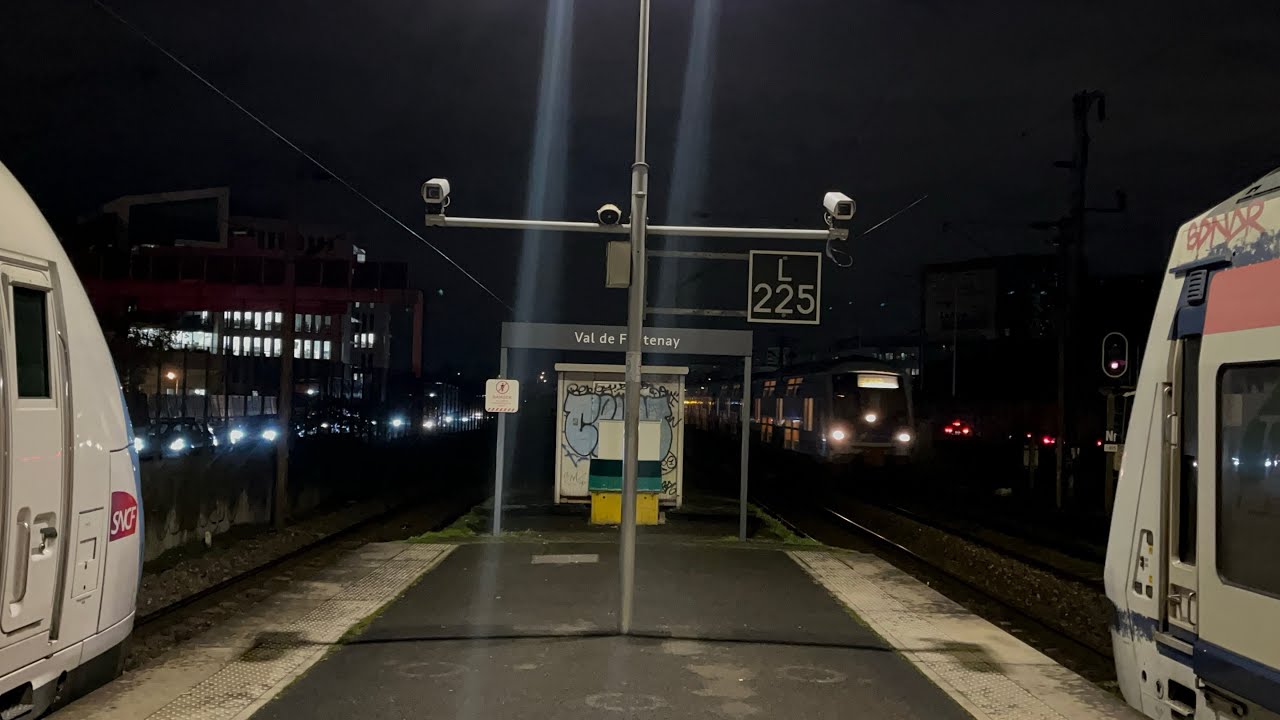 RER-E Départ à plusieurs MI2N EOLE Z22500 et Nat Z50000 en gare de Val ...