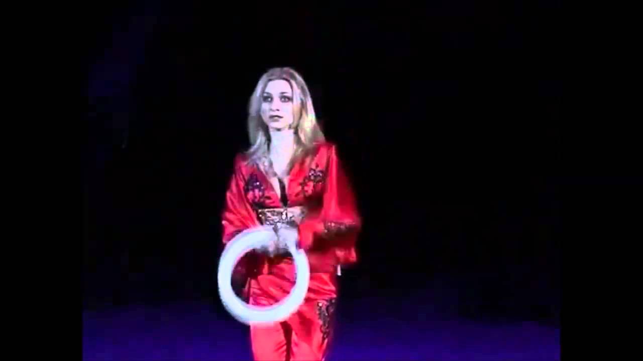 Female Jugglers - YouTube