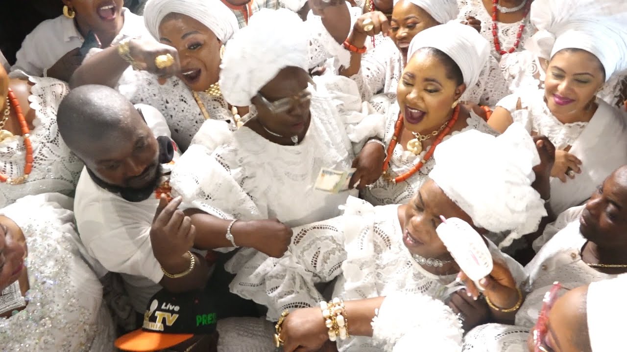 SEE HOW IYA AWERO AND IYA RAINBOW DANCE ZAH -ZOO WITH IYALAJE ODUWA AT ...