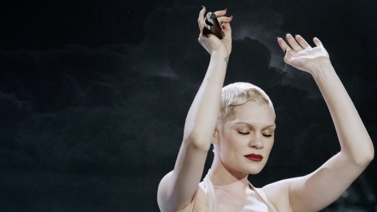 Jessie J - Thunder | Alive at the 02 | 1080p - YouTube Music