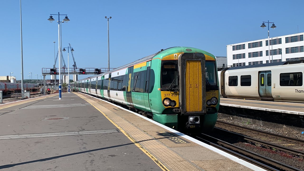 Southern Class 377 410, 443 and 464 arriving into Brighton from Lovers ...