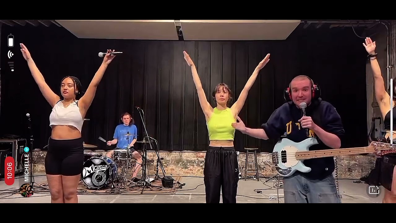 MICHELLE - POSE & LOOKING GLASS + 3 NEW SONGS Live - YouTube