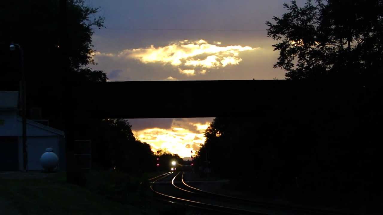 New Logo CSX #983 At Dusk In Shenandoah Junction - YouTube