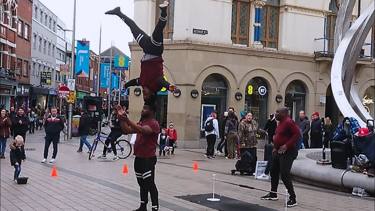 Street performers at Arthur Square - YouTube