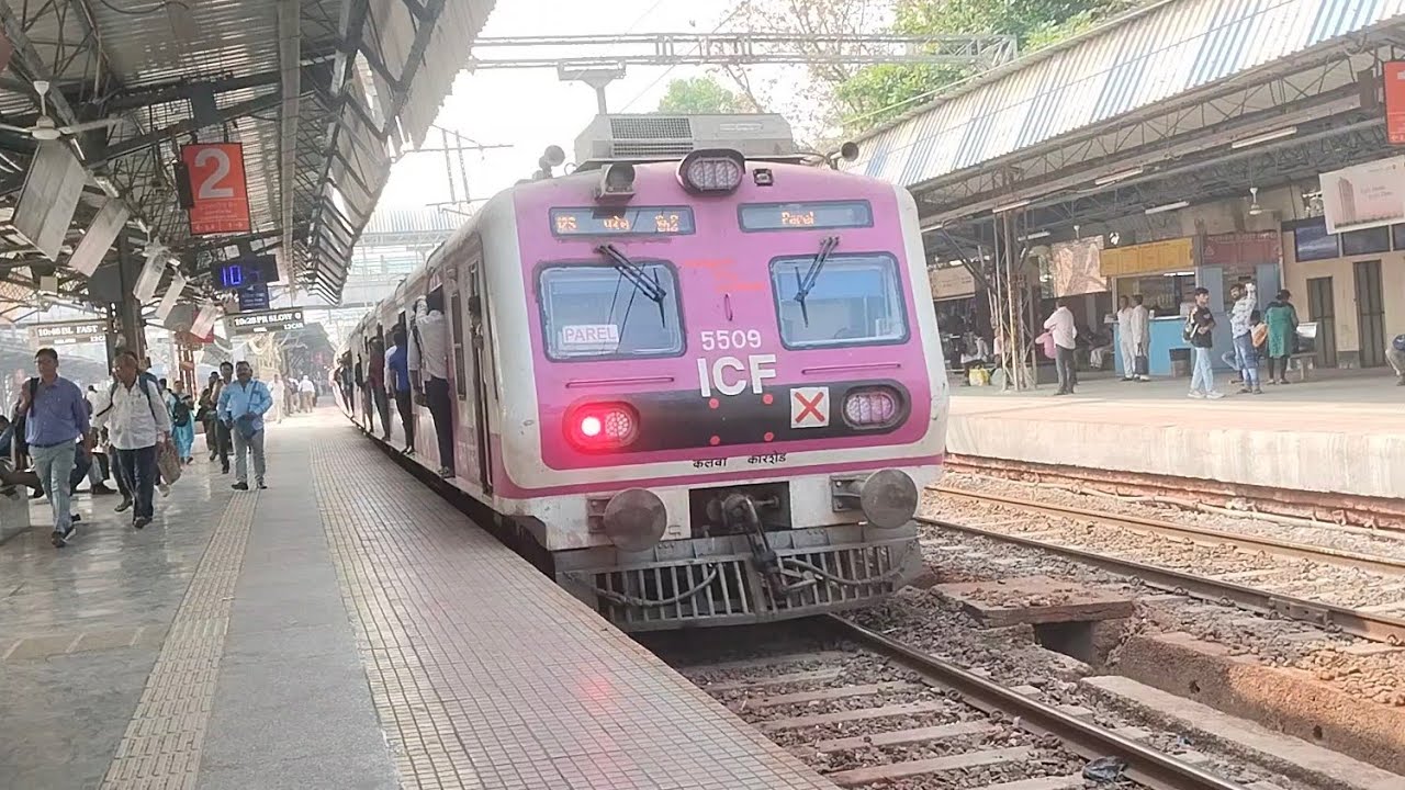 Mumbai local train video live in the railway station | Train videos ...