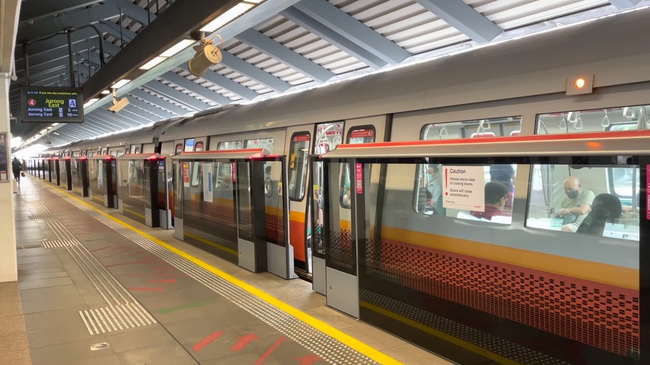 SMRT Trains NSL Kawasaki & CSR Sifang C151B [649/650] departing Yew Tee ...