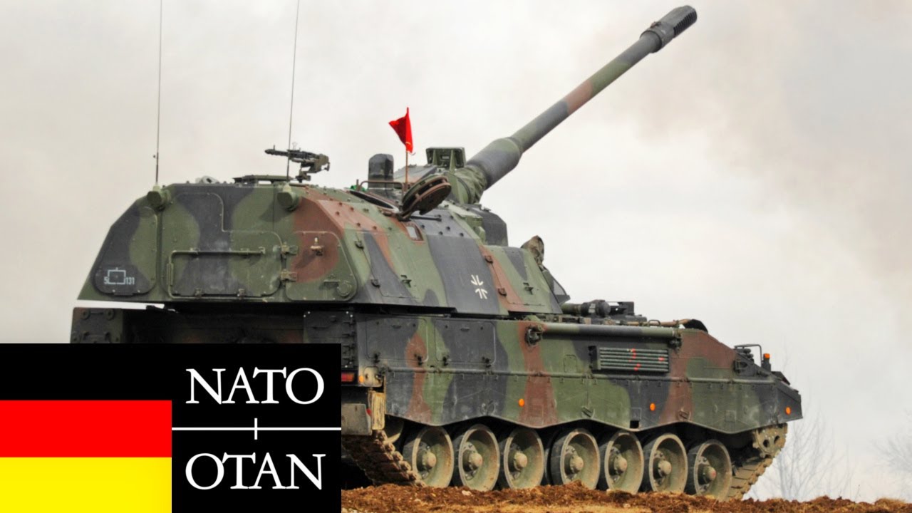 NATO, Bundeswehr. Powerful self propelled howitzers Panzerhaubitze 2000 ...