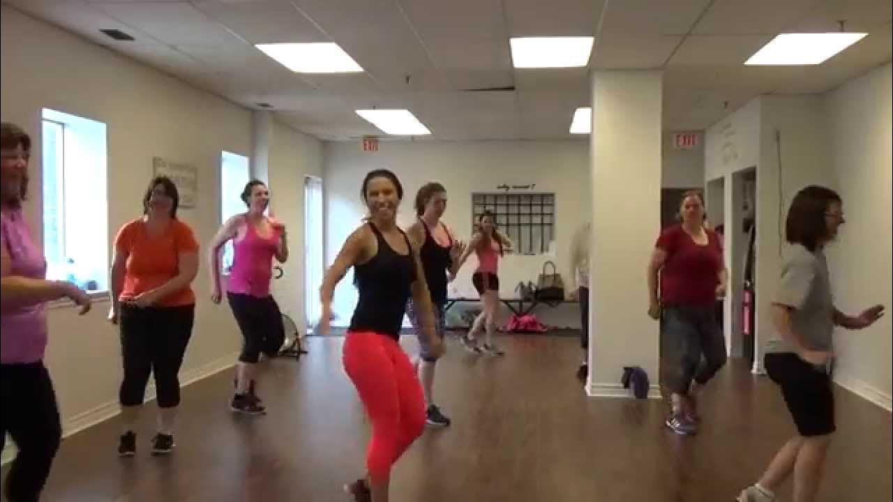 Samba- Magalenha (Sergio Mendes) ZUMBA - YouTube
