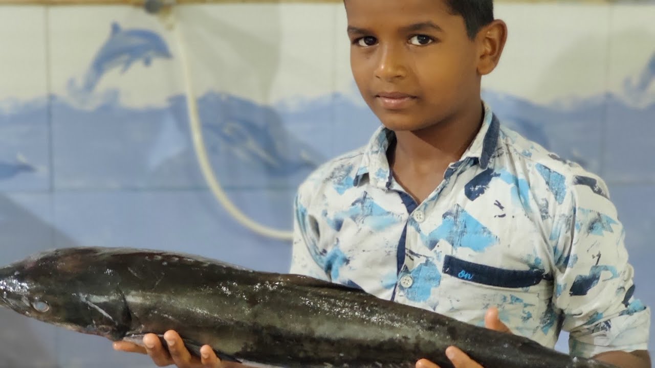 Easy Way To Skin Out A Fish | Cutting Modha Meen | By Expert Cutter ...