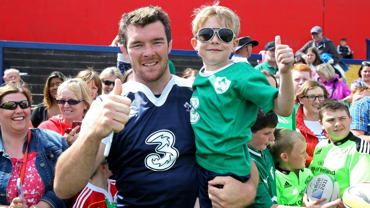 Irish Rugby TV: Ireland Team Meet The Supporters In Cork - YouTube