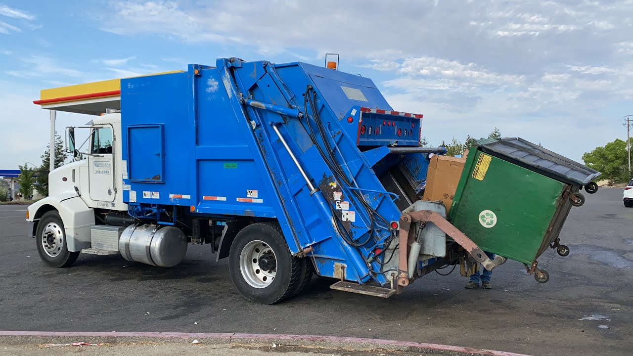 Ponderosa Pakmor Rear Loader Garbage Truck on Recycling Dumpsters - YouTube
