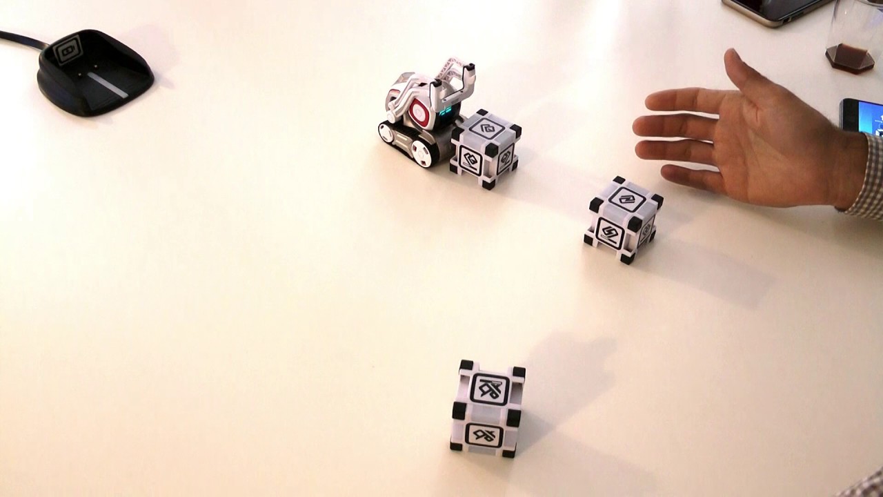 Cozmo - le premier qui reconnaît les mêmes couleurs a gagné - YouTube