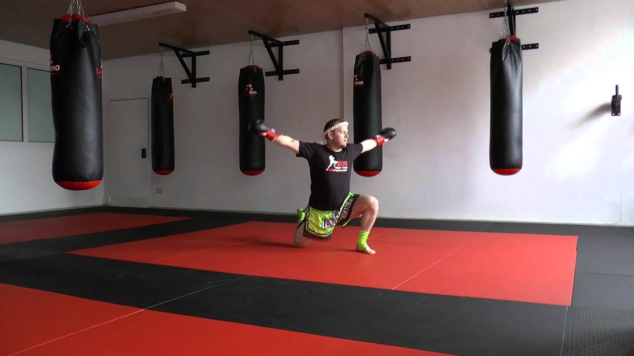 Lions Gym - Muay Thai Wai Kru / Ram Muay - YouTube