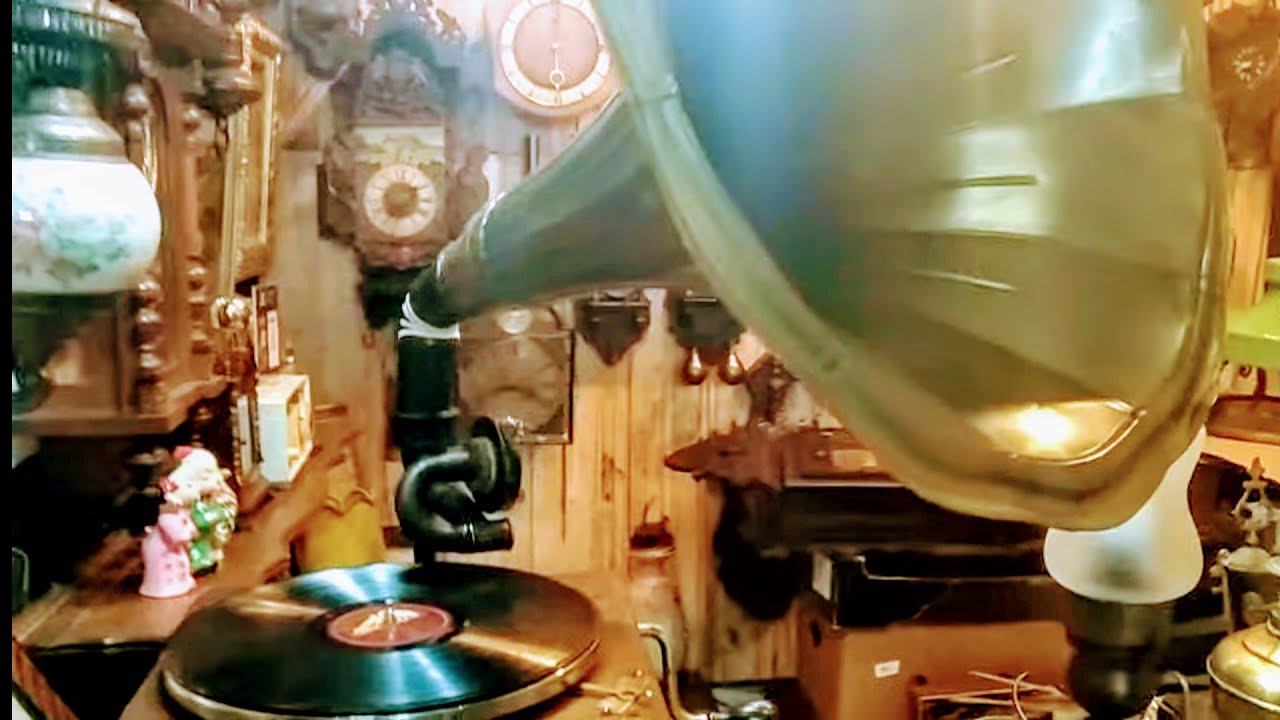 เครื่องเสียง ลำโพง เครื่องเล่นแผ่นเสียงโบราณ ระบบไขลาน @Red Building ...