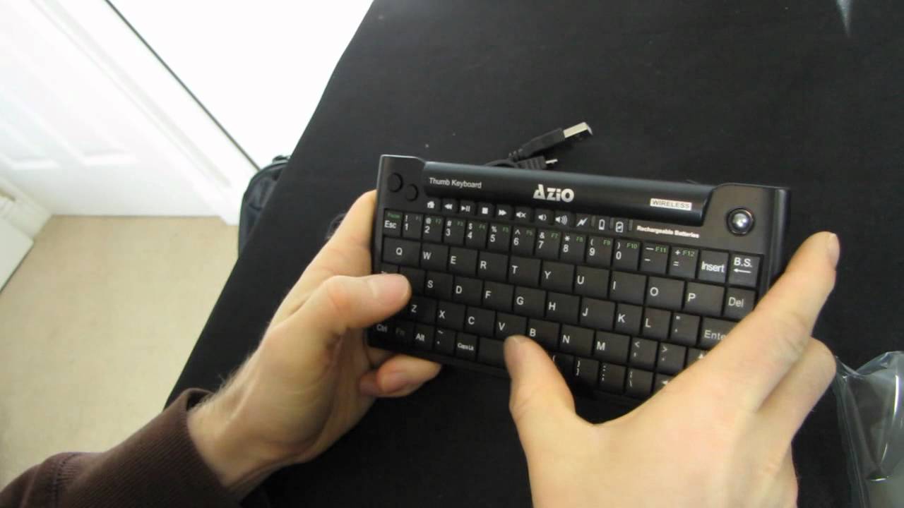 Azio KB178RT Mini Thumb Keyboard Unboxing & First Look Linus Tech Tips ...