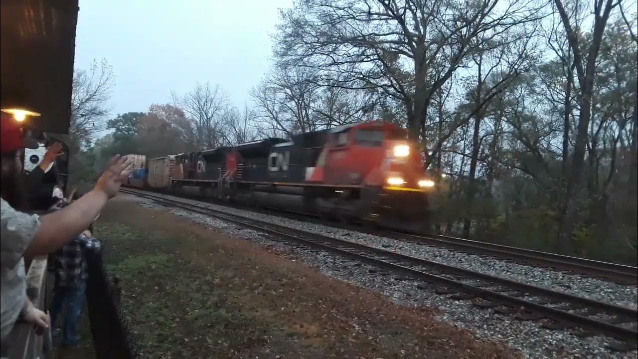CN z194 - Terry, MS - Dec 3, 2023 - YouTube