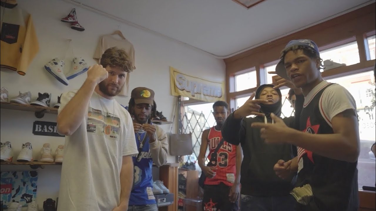 AJ Bee x What’s The Issue?? (Official Music Video) #FreshmanYear - YouTube