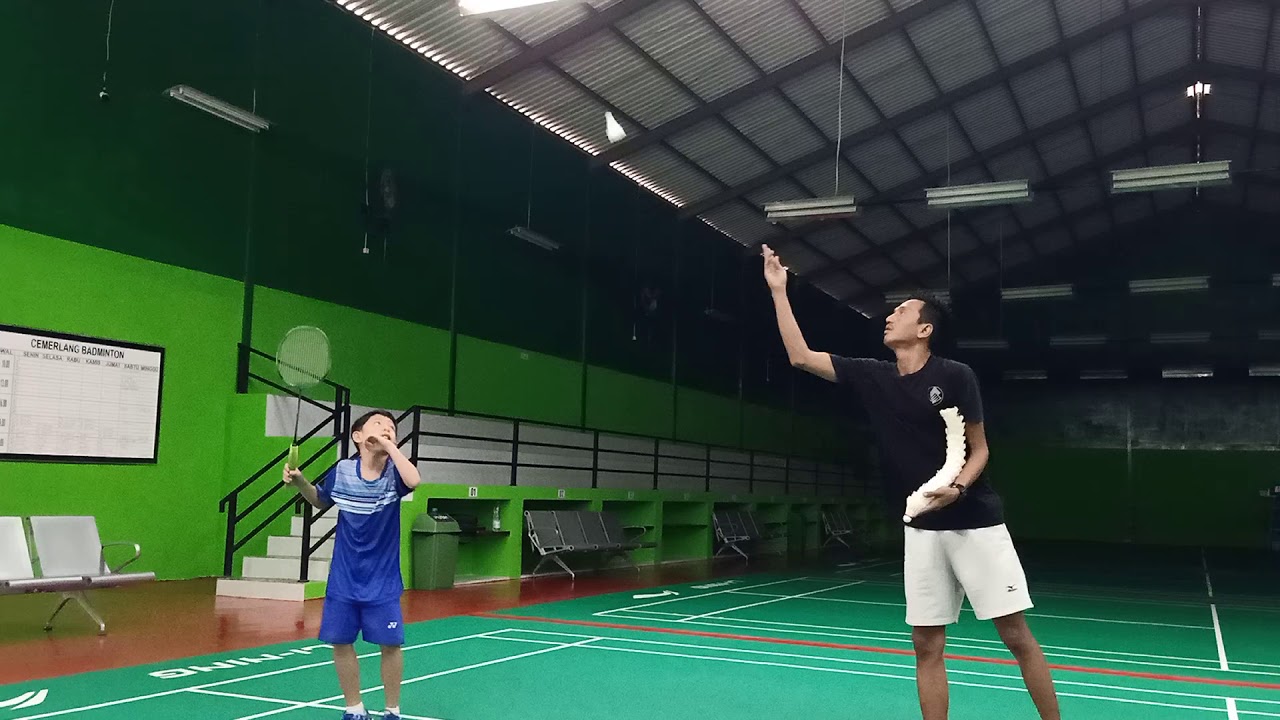 training badminton - YouTube