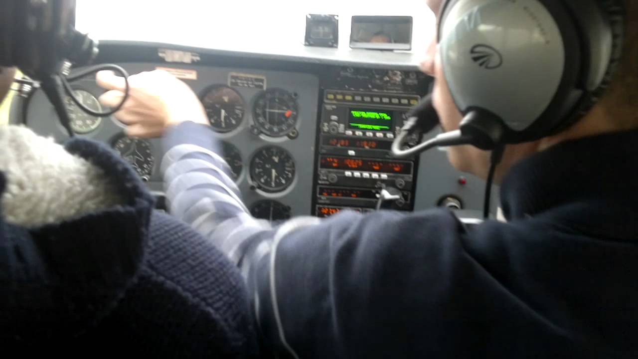 Cessna 172 flying lesson part 1. - YouTube
