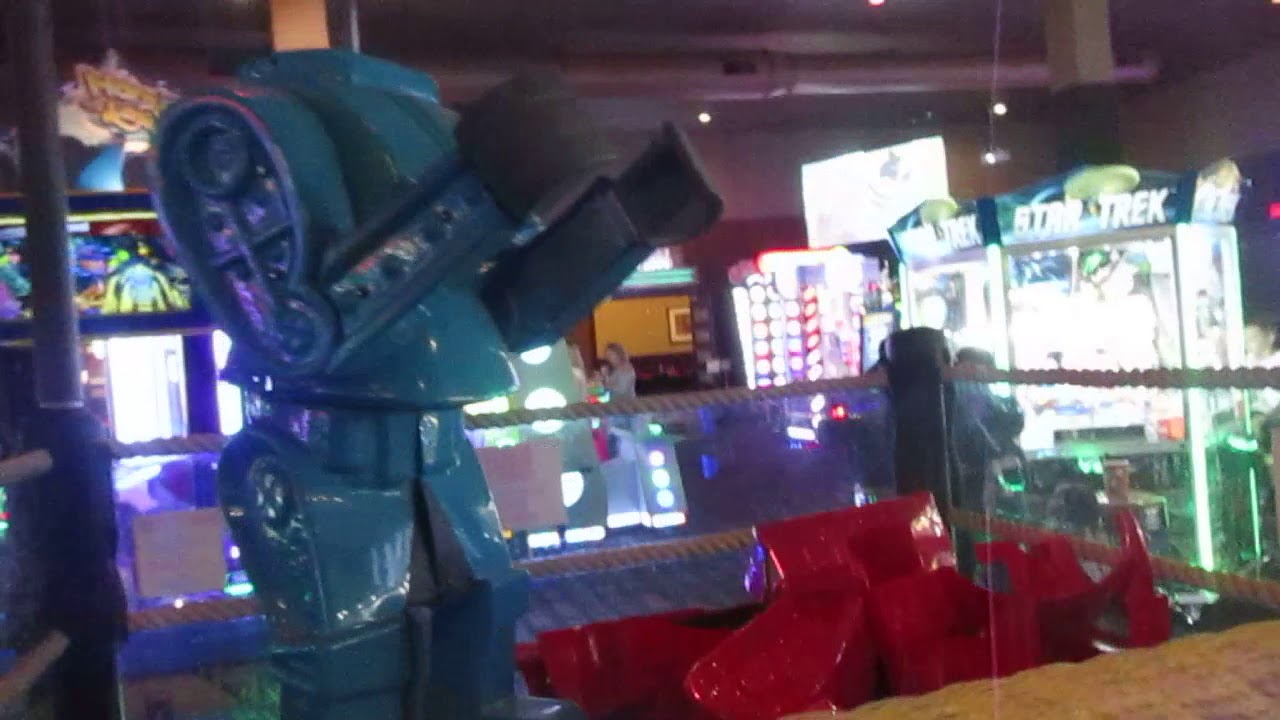 Red Rocker Destroyed Rock 'Em Sock 'Em Robots Dave & Buster's Milwaukee ...
