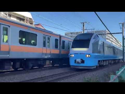 E653系1000番台 K71編成 (元U102編成)特急開運高尾山初詣群馬号高尾行きとして西八王子〜高尾の間を通過するシーン (9554M)20241.6 - YouTube