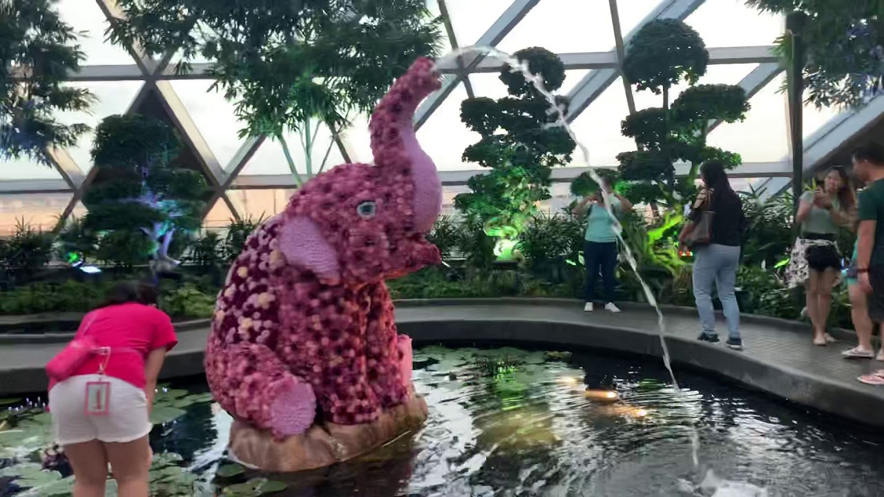 Changi Airport Jewel | Christmas | Snow in Singapore - YouTube