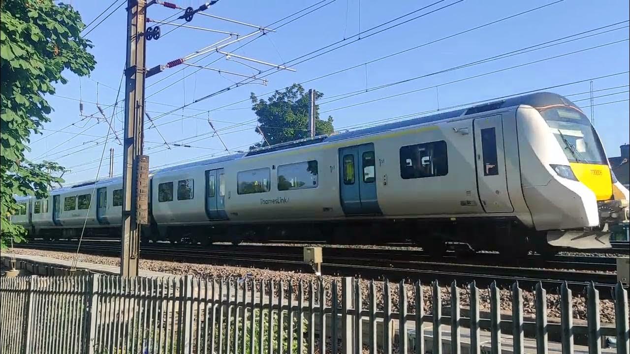 British Rail Class 700 Siemens Desiro - YouTube