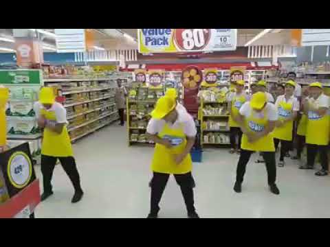 Supermarket employees try to entertain their customers - YouTube