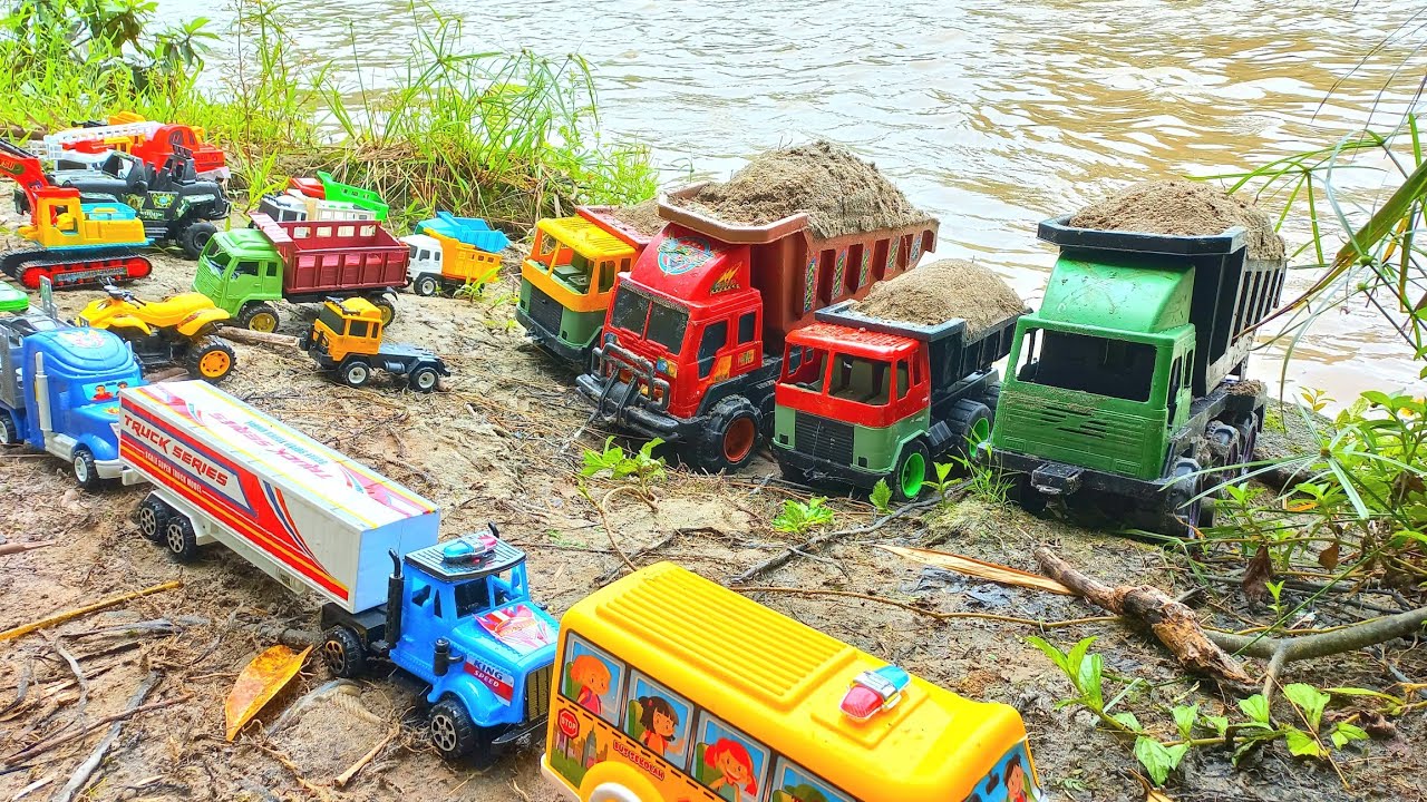 Mencari Mainan Di Dalam Truk Tronton Muatan Pasir Penuh, Truck Derek ...