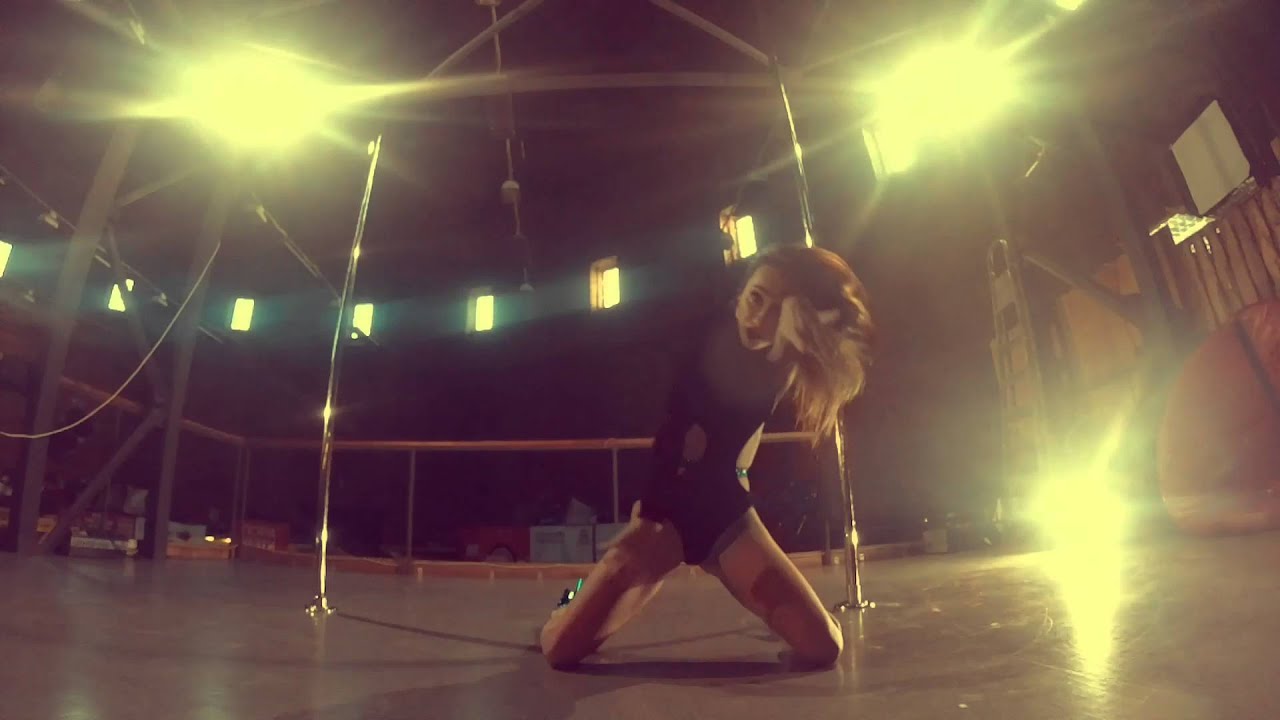 Daria Che fashion fitness show - YouTube