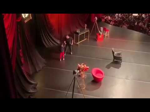 Cem Yılmaz'ın oğlu Kemal'in stand up gösterisi