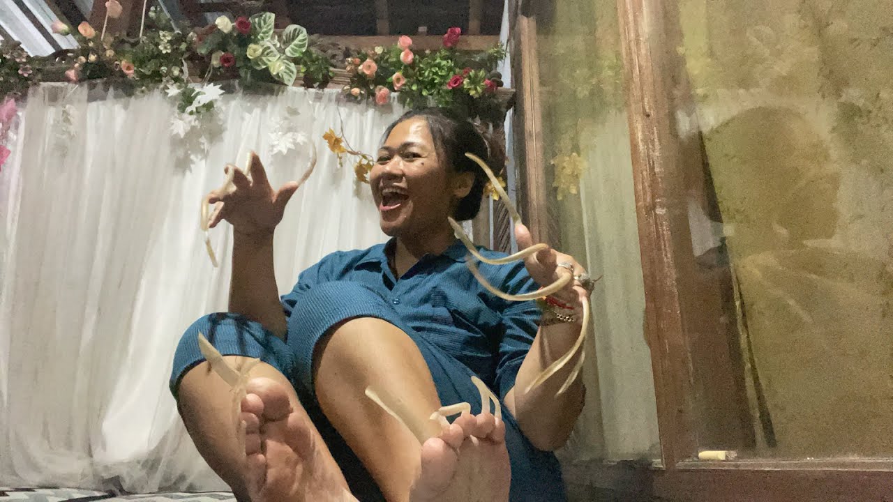 Natural long toenails - YouTube